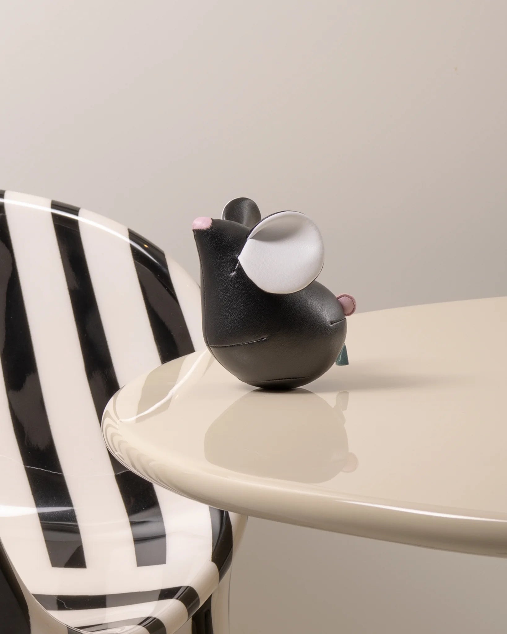 Zuny Mouse Laibo Paperweight - Whimsical Elegance for Your Workspace ...
